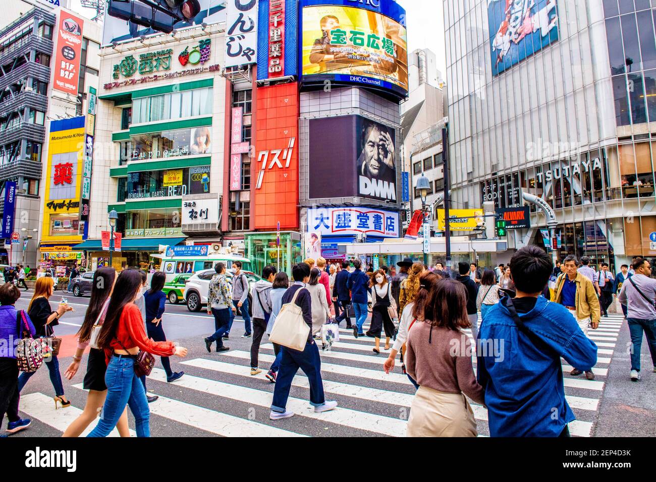 Shibuya Crossing the busiest intersection in the world in Tokyo, Japan ...