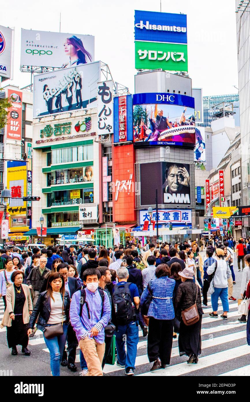 Shibuya Crossing the busiest intersection in the world in Tokyo, Japan ...