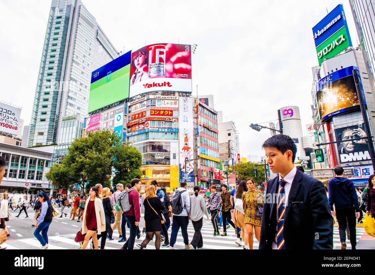 Shibuya Crossing the busiest intersection in the world in Tokyo, Japan ...