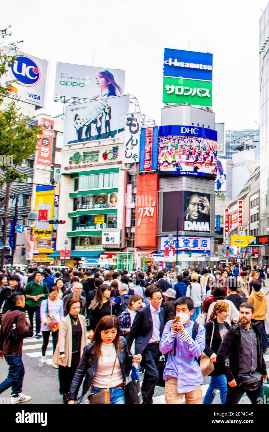 Shibuya Crossing the busiest intersection in the world in Tokyo, Japan ...