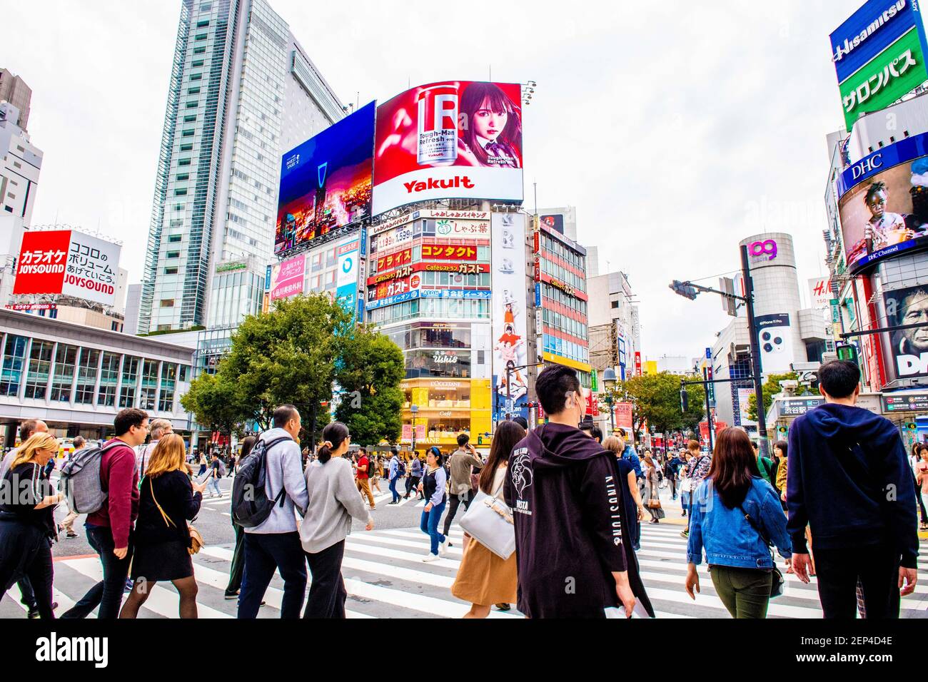 Shibuya Crossing the busiest intersection in the world in Tokyo, Japan ...
