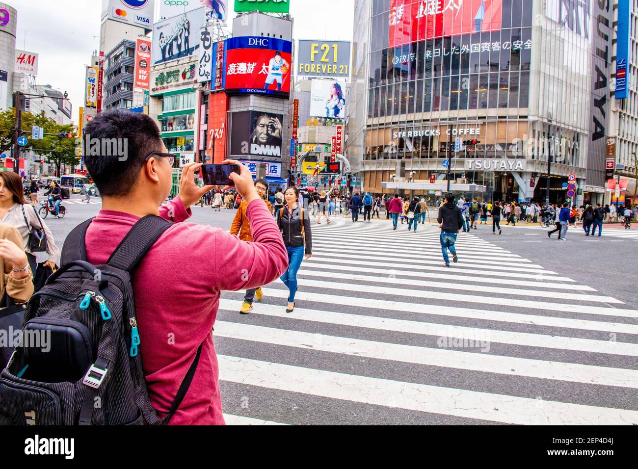 Shibuya Crossing the busiest intersection in the world in Tokyo, Japan ...