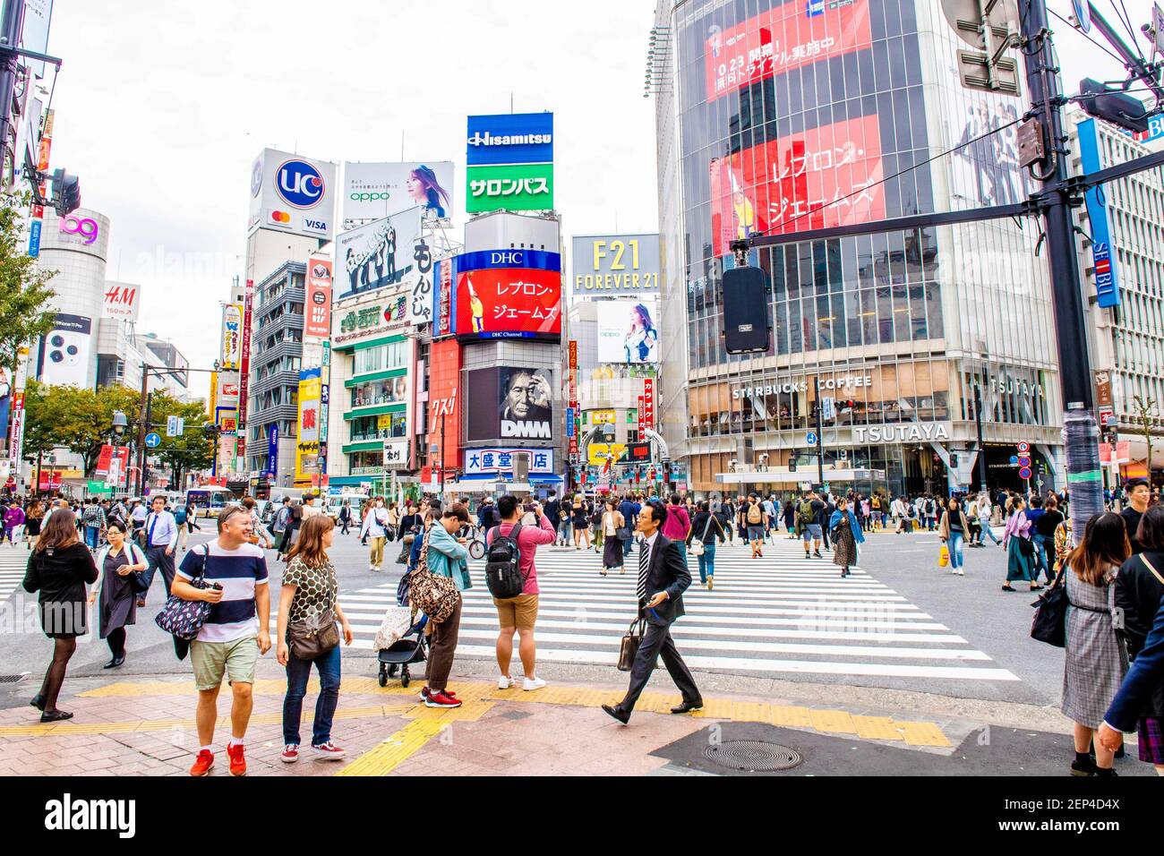 Shibuya Crossing the busiest intersection in the world in Tokyo, Japan ...