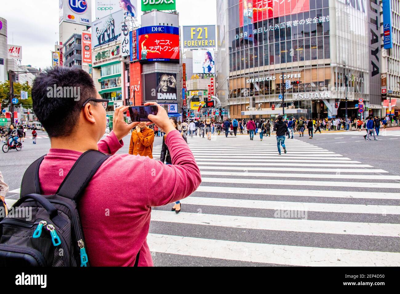 Shibuya Crossing the busiest intersection in the world in Tokyo, Japan ...