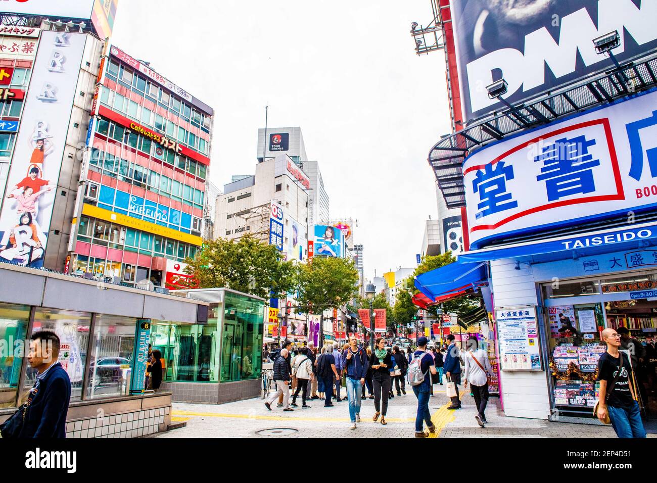 Shibuya Crossing the busiest intersection in the world in Tokyo, Japan ...