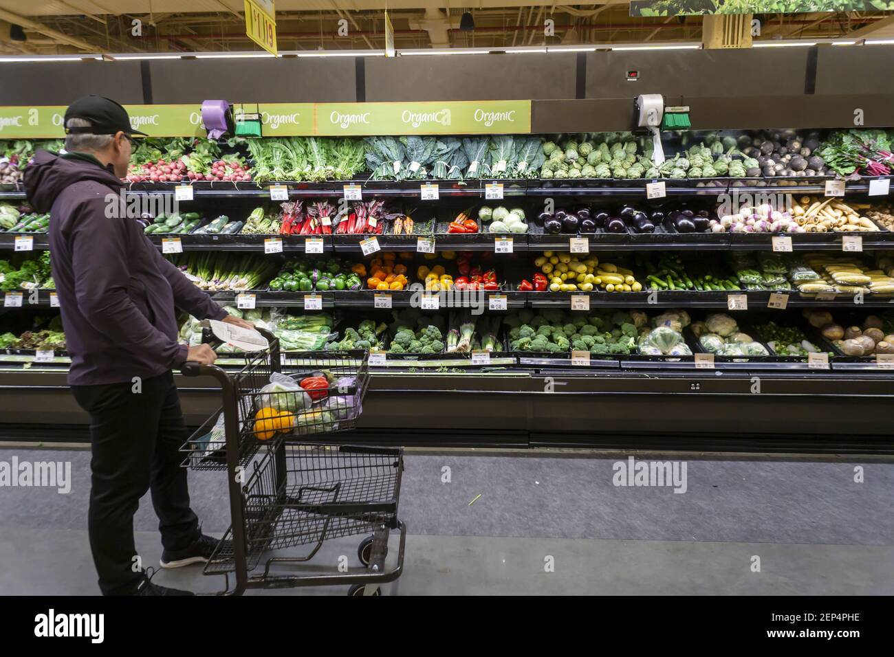 Thousands of excited shoppers flock to the Wegmans supermarket in ...