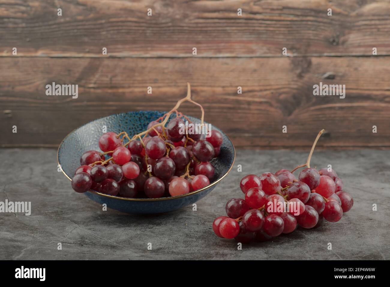 Deep red plate hi-res stock photography and images - Alamy