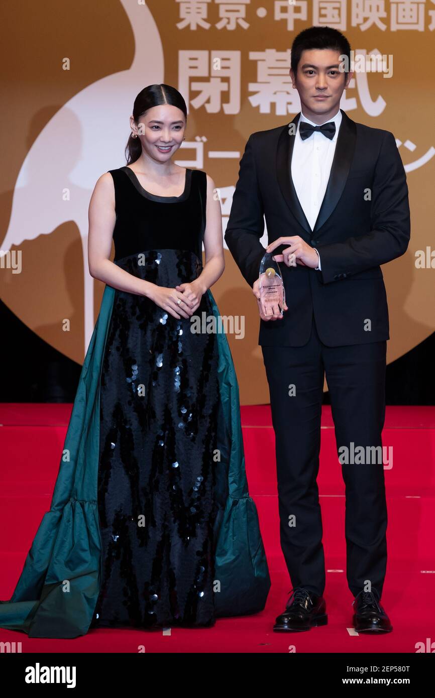 Chinese actor Du Jiang carry the Gold Crane Award while Japanese actress Kana Kurashina stand ...