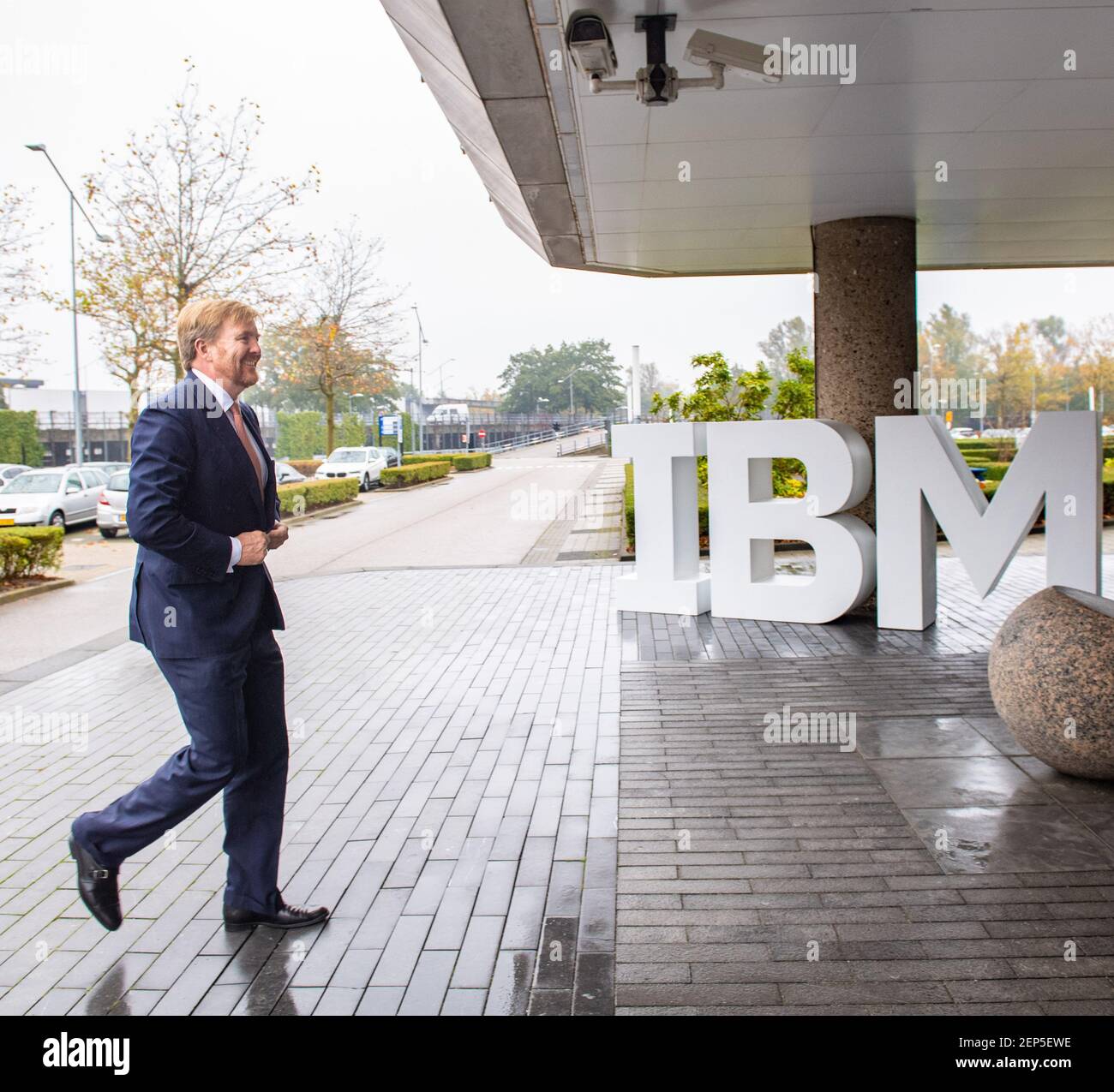 King Willem Alexander during his working visit to the Digital Gateway ...
