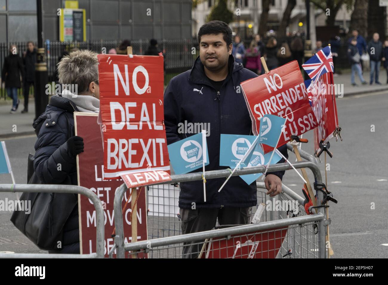 Brexit supporters protest with placards outside the House of Parliament ...