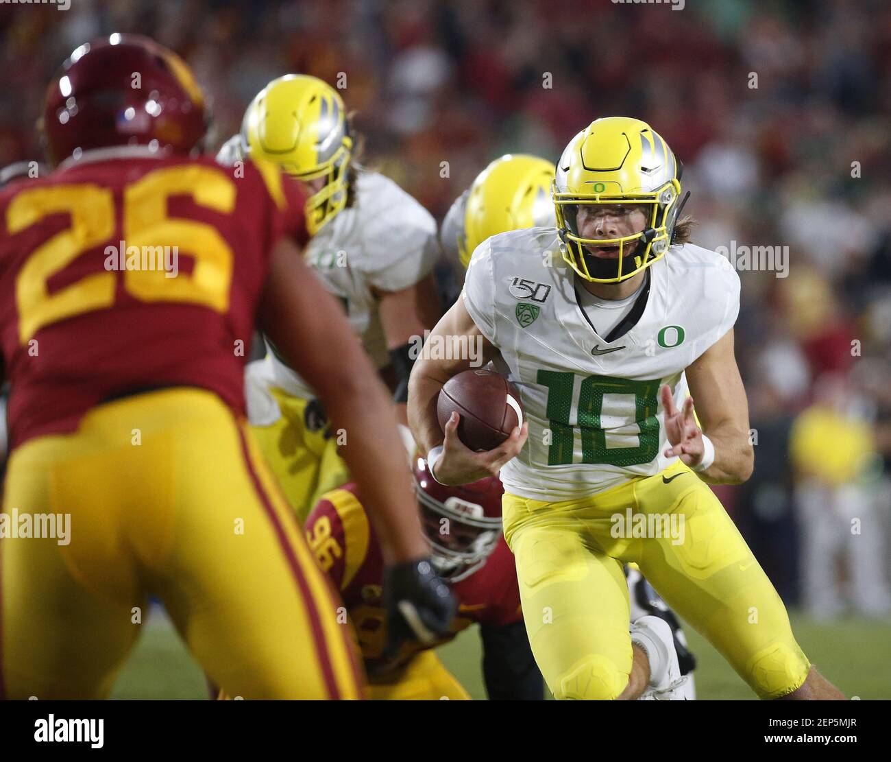 November 02, 2019 Oregon Ducks quarterback Justin Herbert (10) carries ...