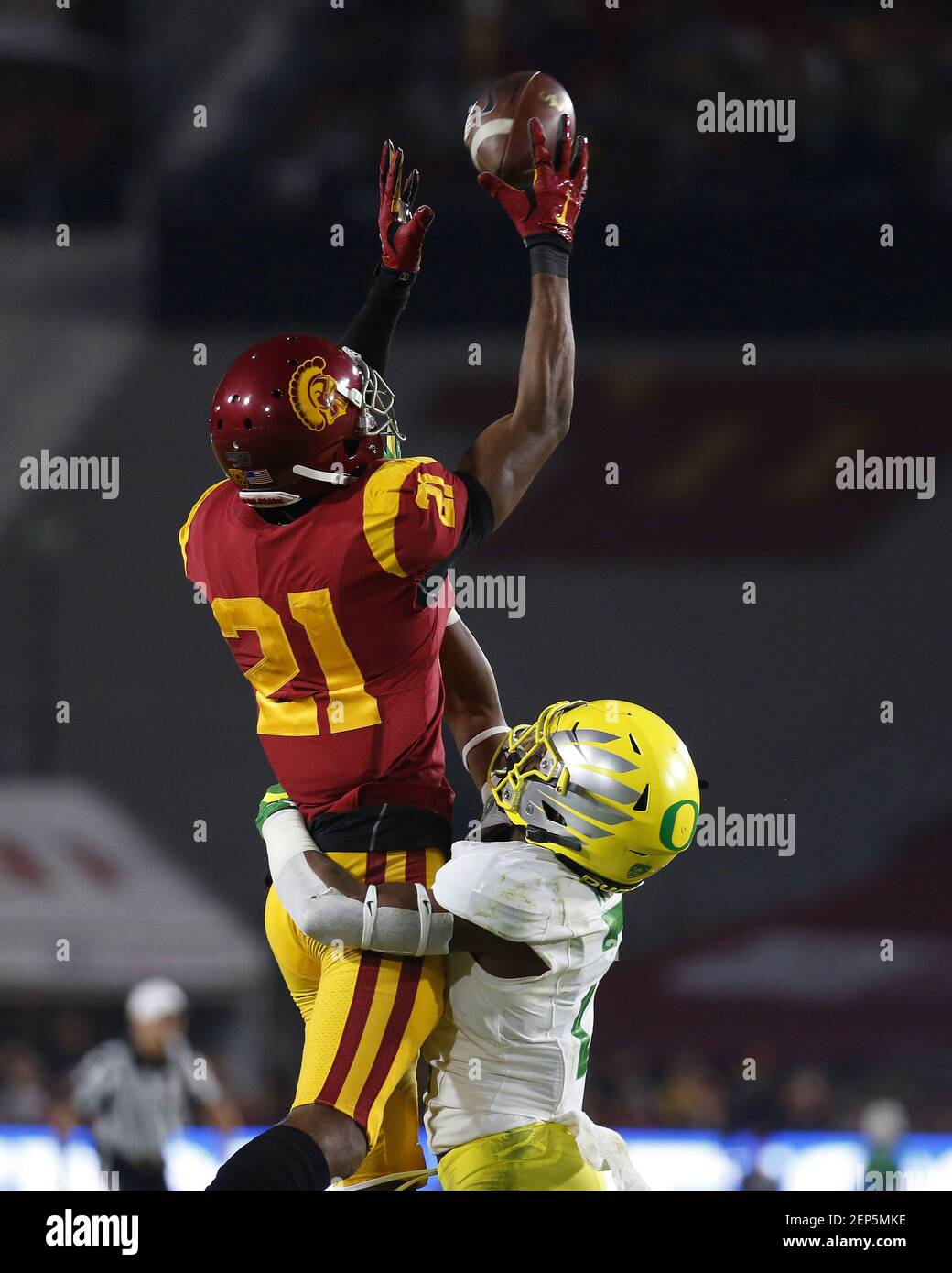 November 02, 2019 USC Trojans wide receiver Tyler Vaughns (21) attempts ...