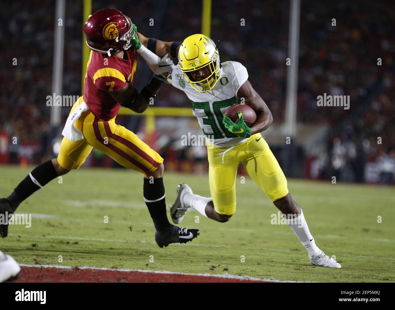 November 02, 2019 Oregon Ducks wide receiver Jaylon Redd (30) carries ...
