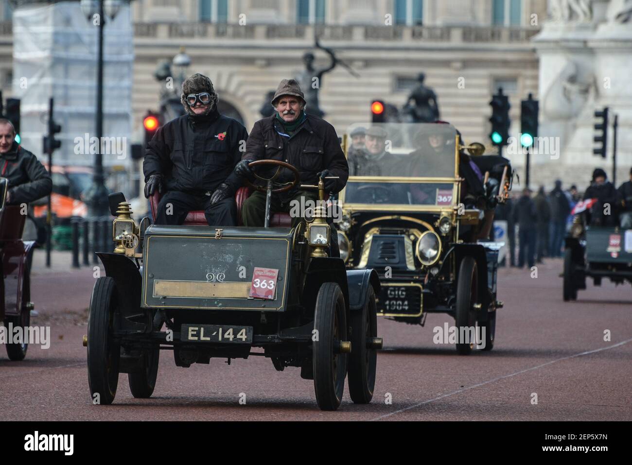 An old automobile rides in front of Buckingham Palace during the London ...