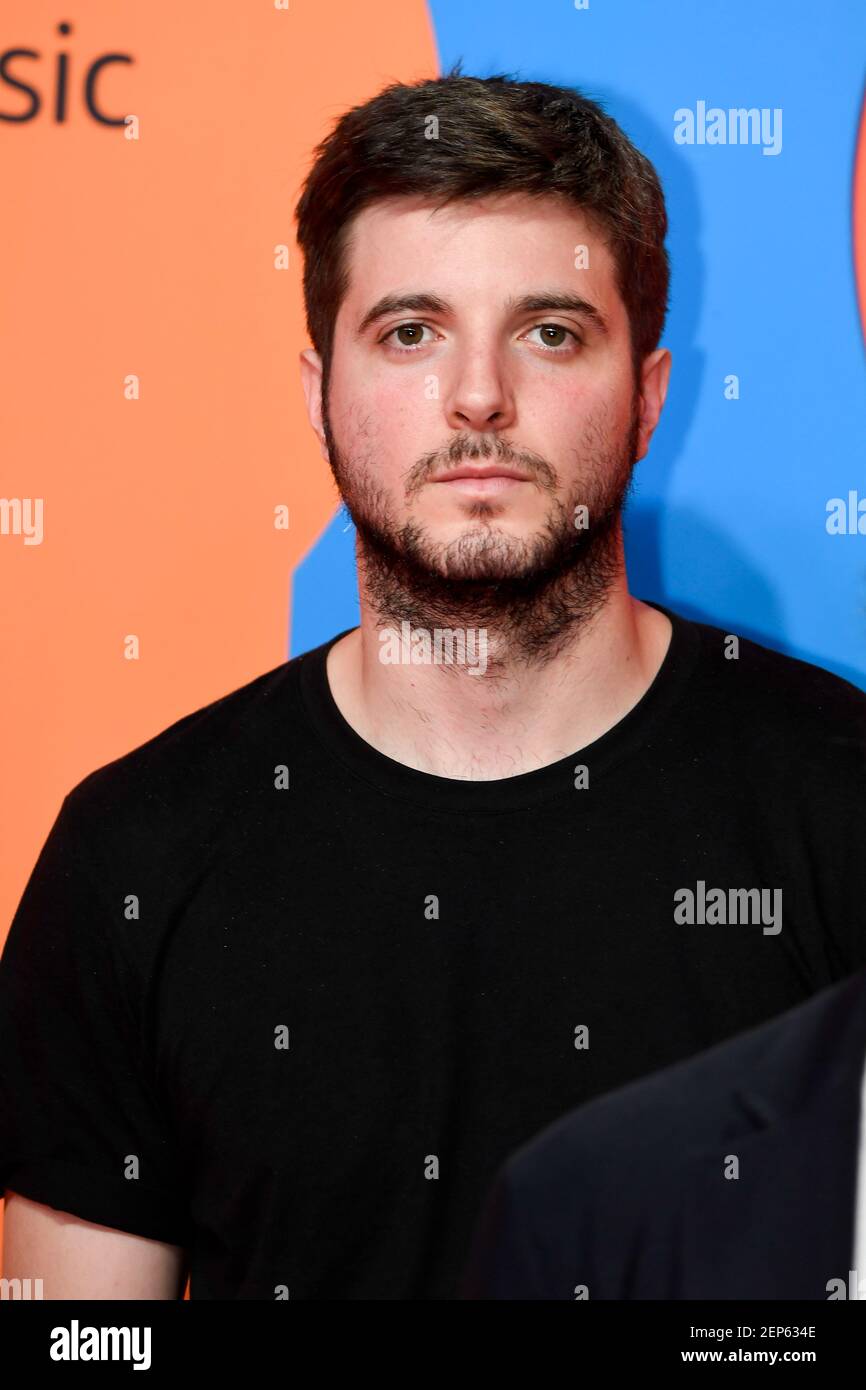 Ross MacDonald of the The 1975 on the Red Carpet during the MTV ...