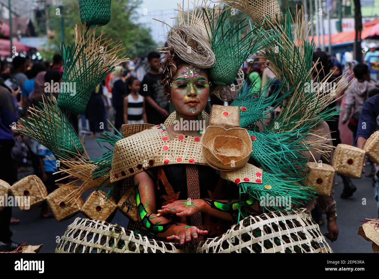 An artist uses Javanese traditional clothing called Batik during The ...