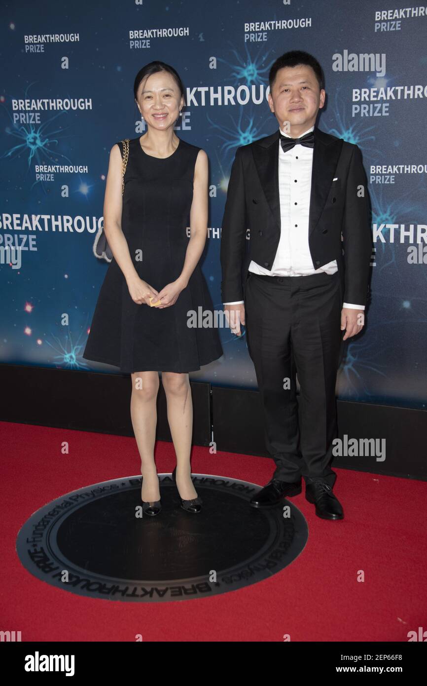 Yilu Zhao (L) and Chenchao Zhuang (R), co-founder and CEO of Qunar.com ...