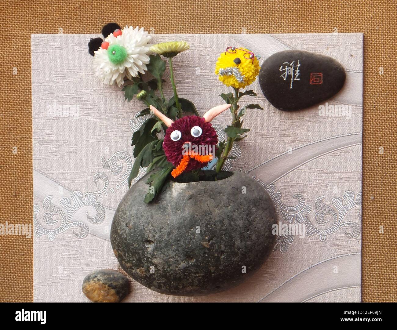 Flowers dressed up in goofy faces were presented in Tianbo Yang House ...