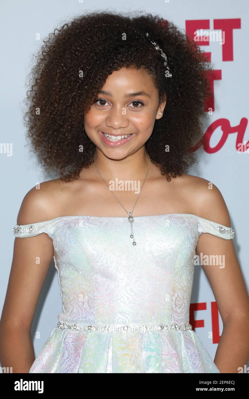 LOS ANGELES, CALIFORNIA, USA - NOVEMBER 04: Actress Izabela Rose ...