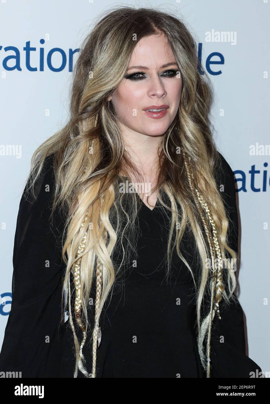 BEVERLY HILLS, LOS ANGELES, CALIFORNIA, USA - NOVEMBER 06: Singer Avril ...
