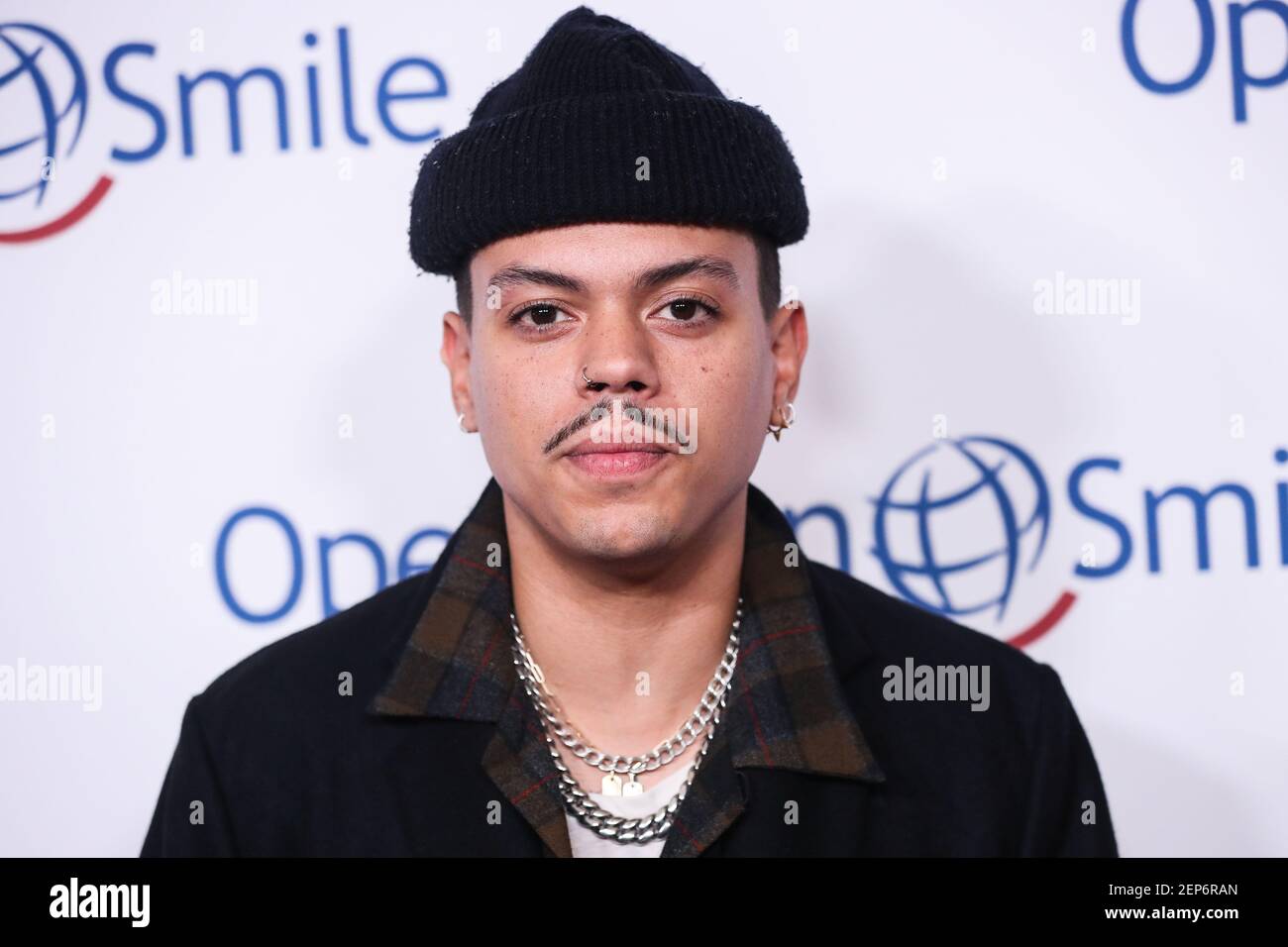 BEVERLY HILLS, LOS ANGELES, CALIFORNIA, USA - NOVEMBER 06: Actor Evan ...