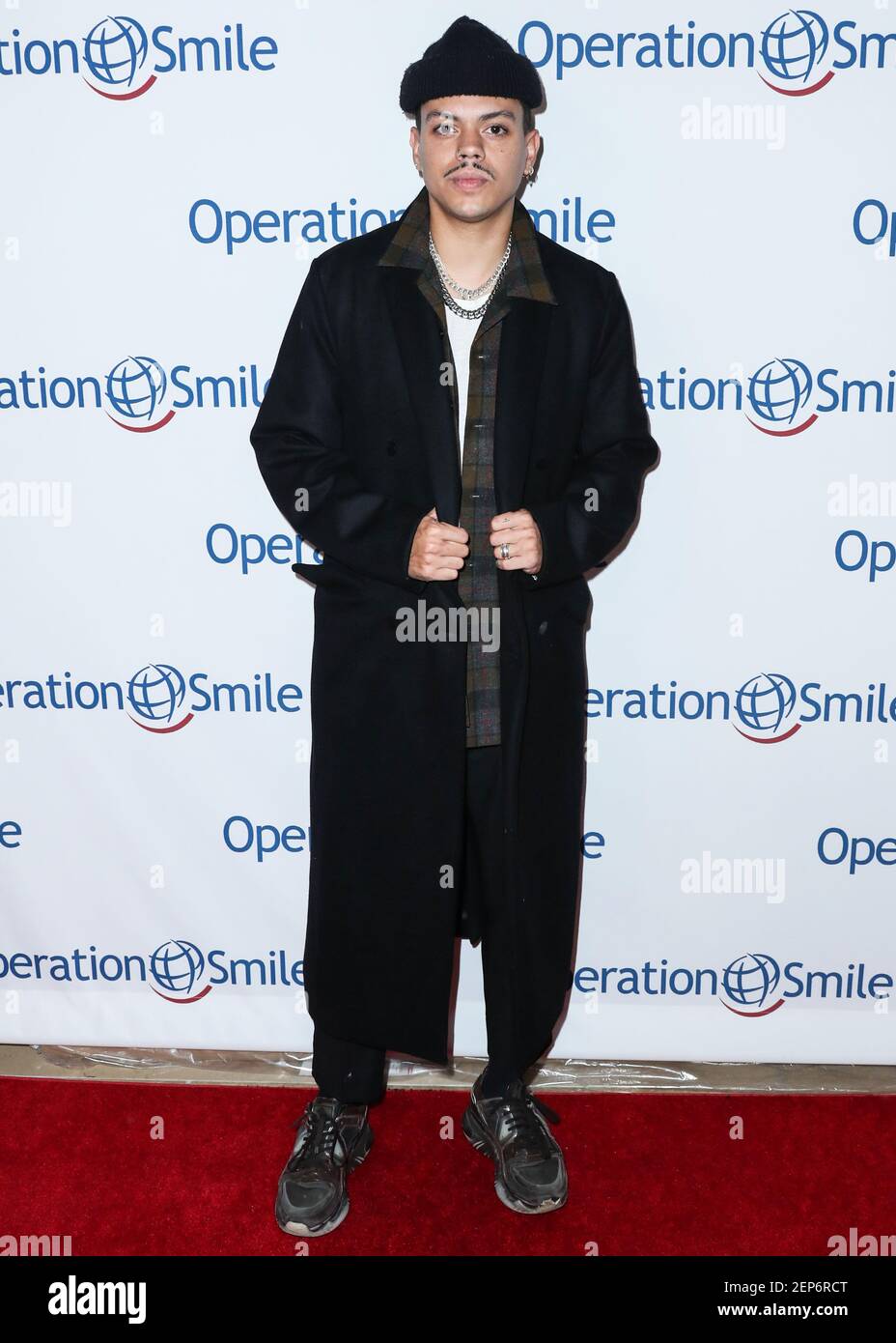 BEVERLY HILLS, LOS ANGELES, CALIFORNIA, USA - NOVEMBER 06: Actor Evan ...