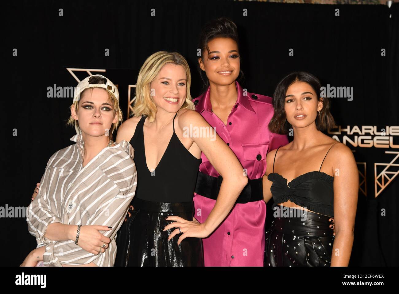 L-R: Kristen Stewart, Elizabeth Banks, Ella Balinski, Naomi Scott ...