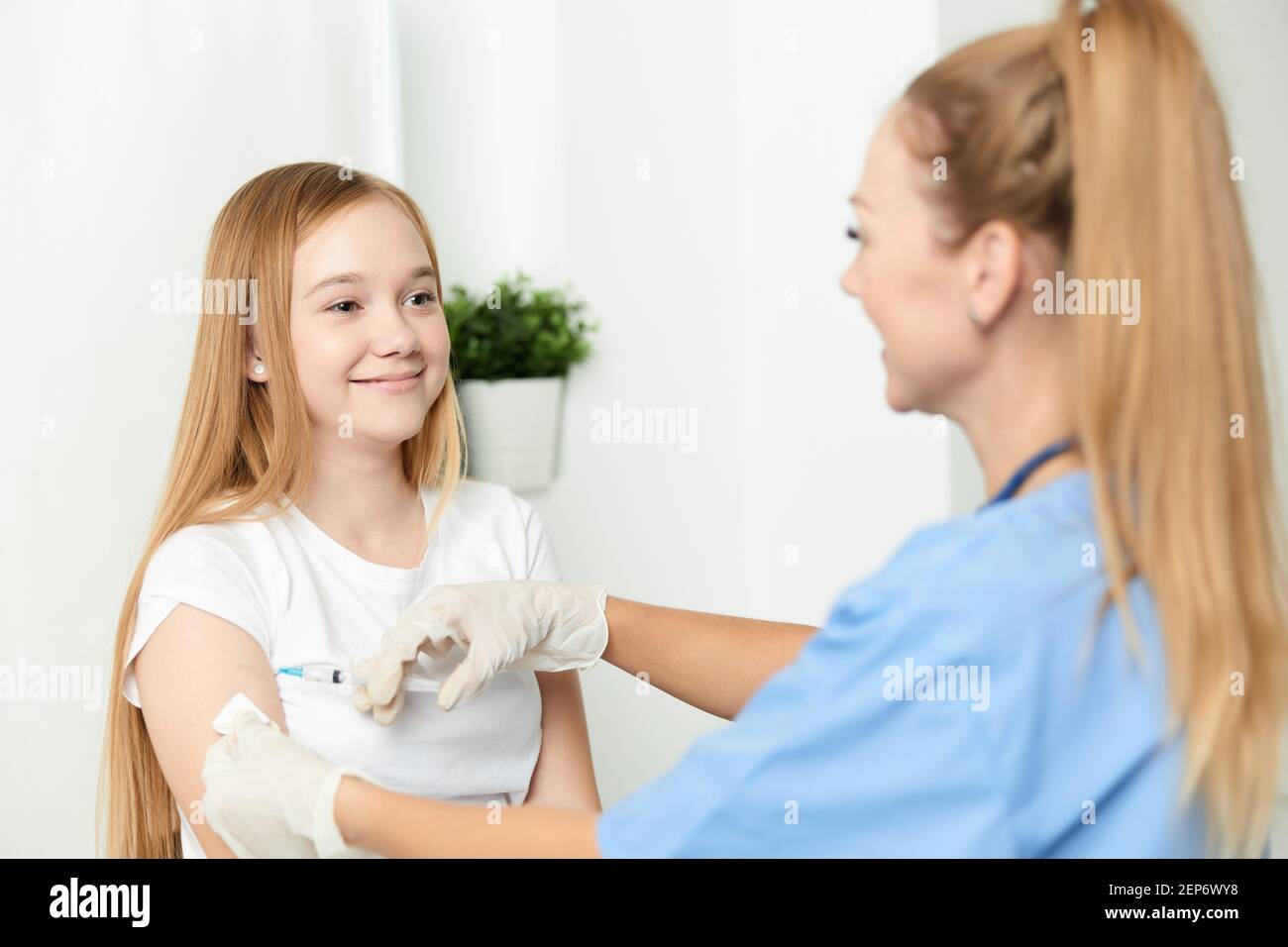 woman doctor giving a girl an injection in the arm vaccination Stock ...