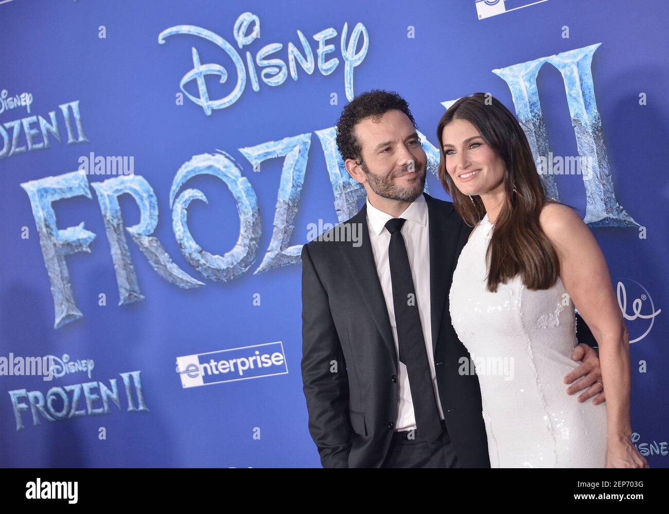 (L-R) Aaron Lohr and Idina Menzel arrives at Disney's FROZEN 2 World ...