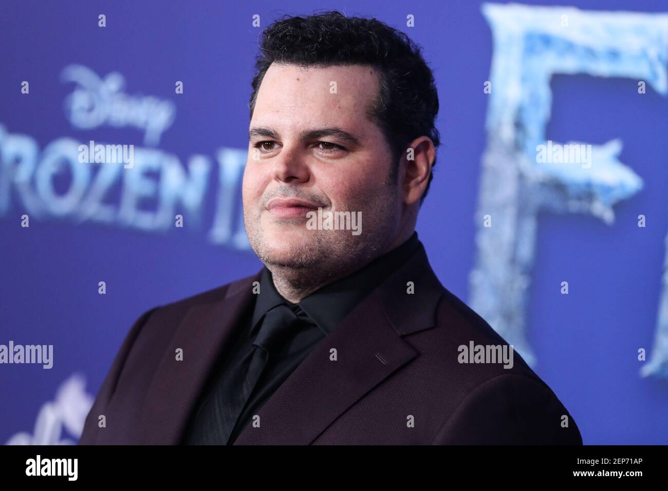 HOLLYWOOD, LOS ANGELES, CALIFORNIA, USA - NOVEMBER 07: Josh Gad arrives ...