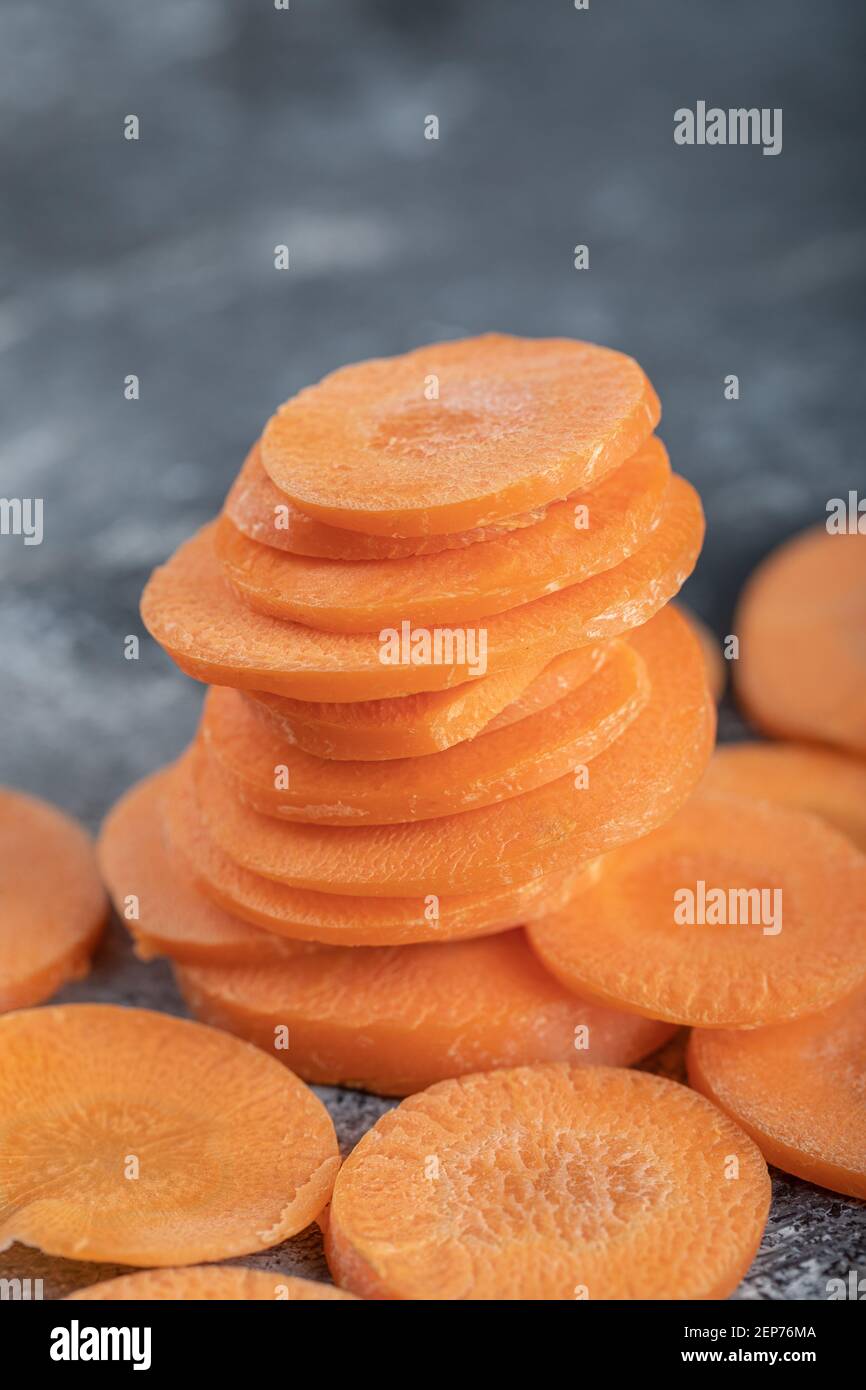 Vertical photo of stack of carrot slices Stock Photo - Alamy