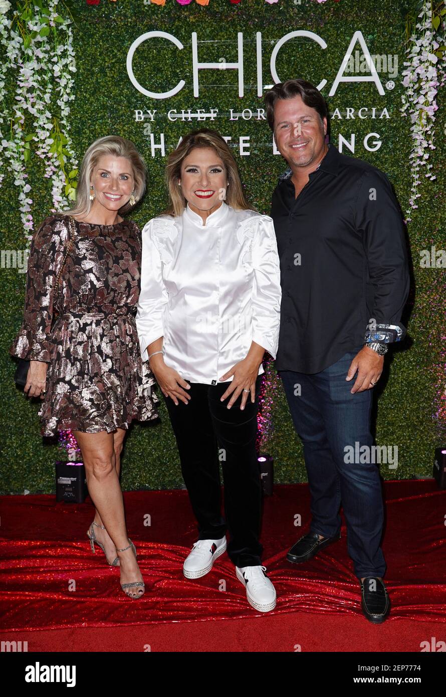MIAMI, FLORIDA - NOVEMBER 08: Suzanne Martin, Chef Lorena Garcia and ...