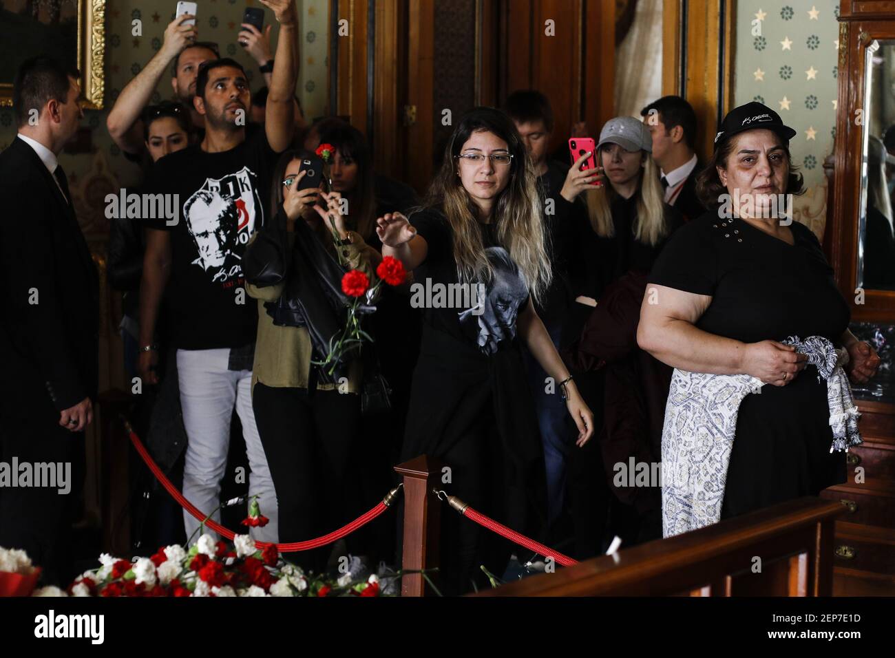 People visit Dolmabahce Palace and lay carnations on Mustafa Kemal ...