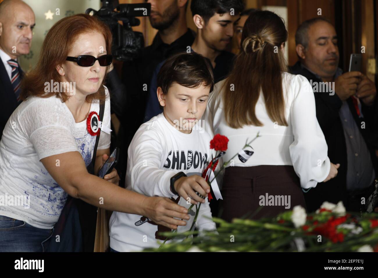 People visit Dolmabahce Palace and lay carnations on Mustafa Kemal ...