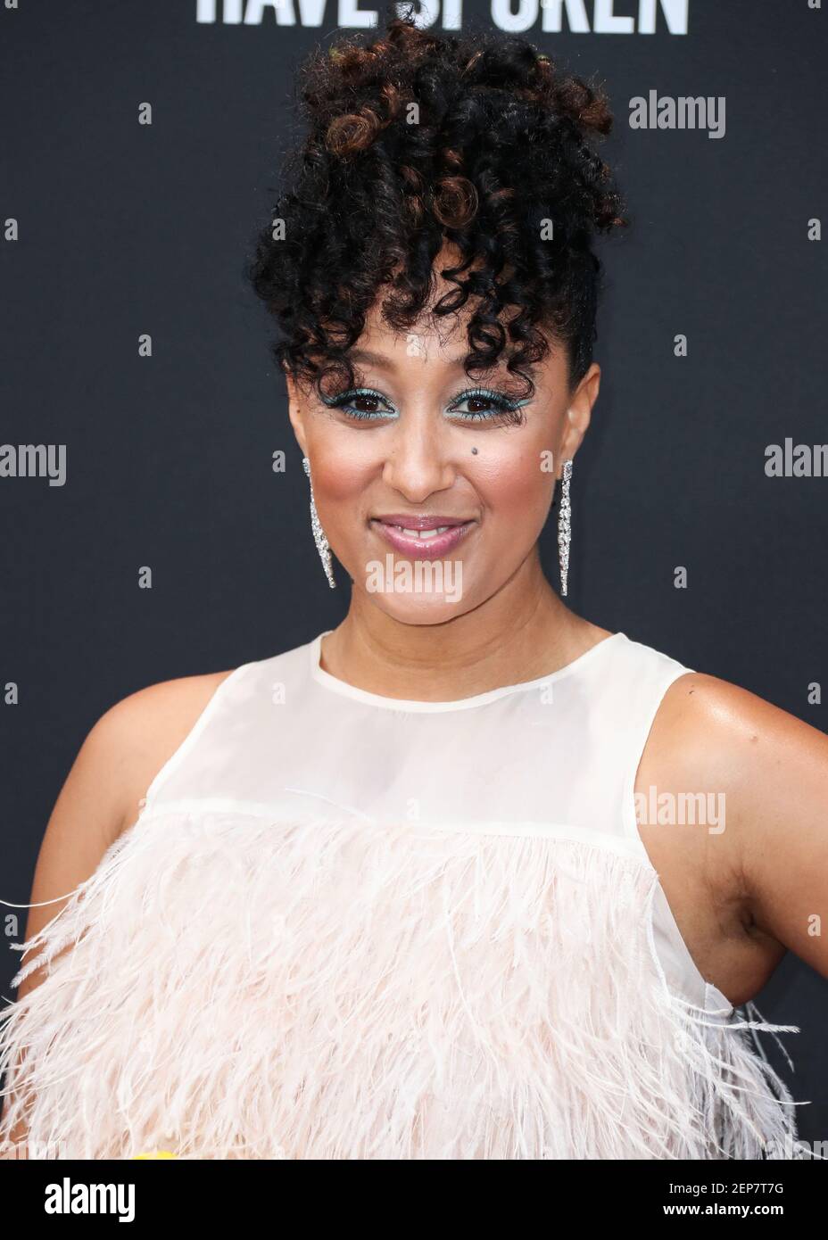 SANTA MONICA, LOS ANGELES, CALIFORNIA, USA - NOVEMBER 10: Actress ...