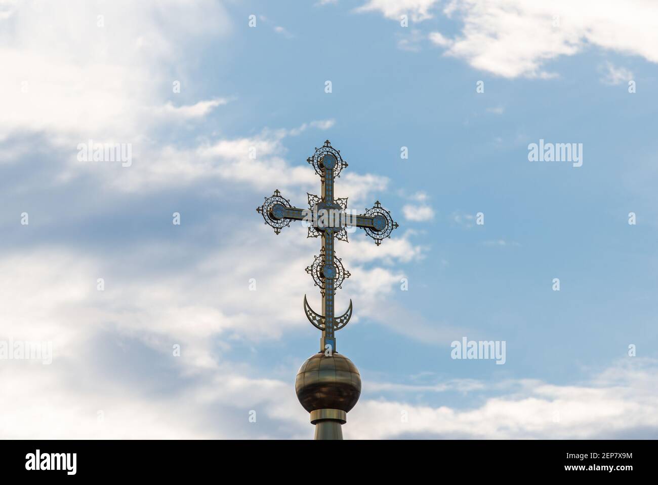 A golden cross on the dome of an Orthodox Christian church Stock Photo ...