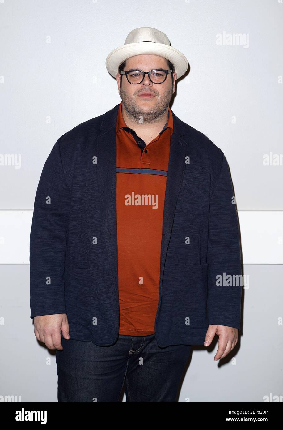 MIAMI, FL - NOV 12: Actor Josh Gad is seen during Despierta America ...