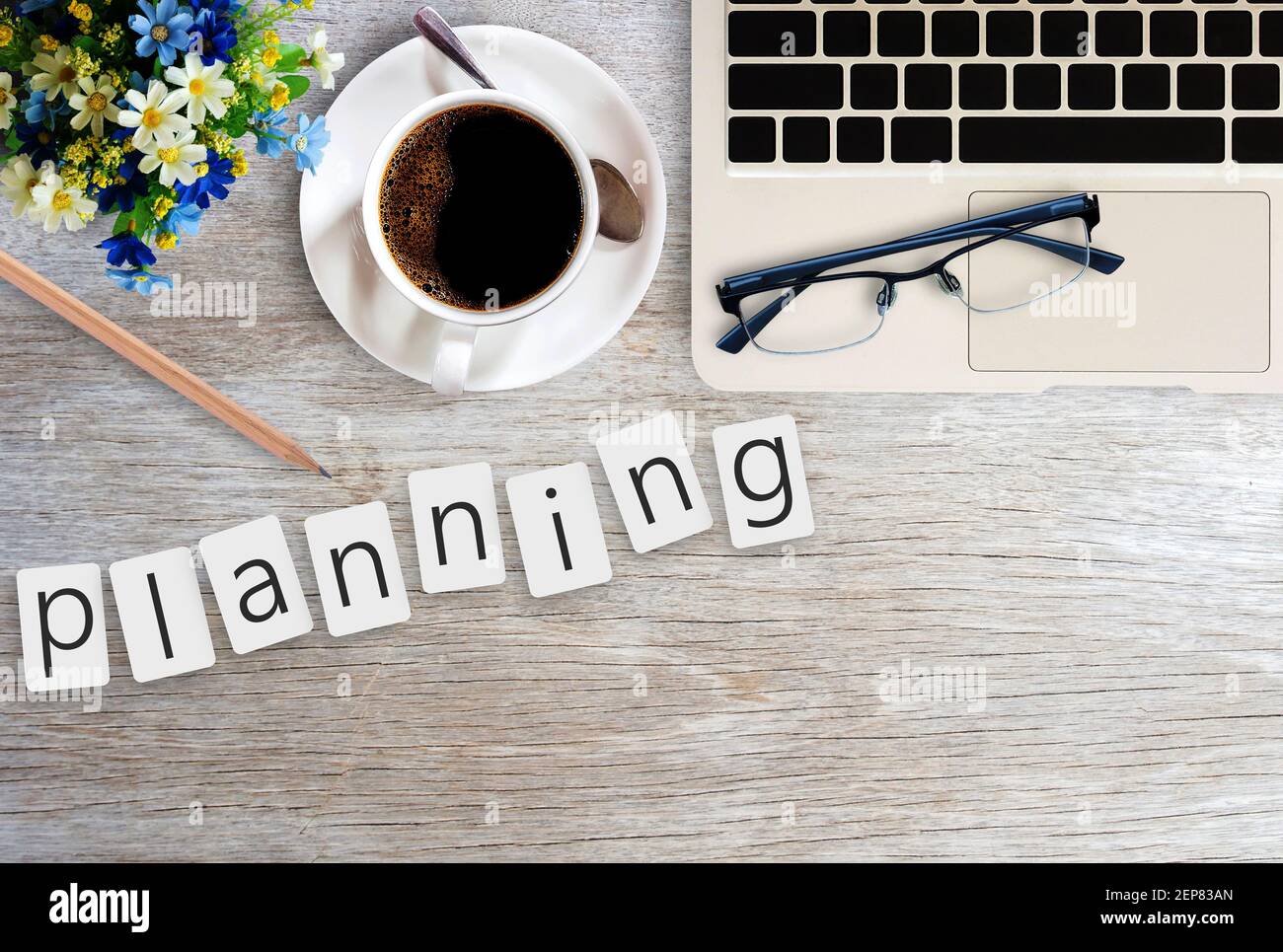 Computer on desk sticky notes hi-res stock photography and images - Alamy