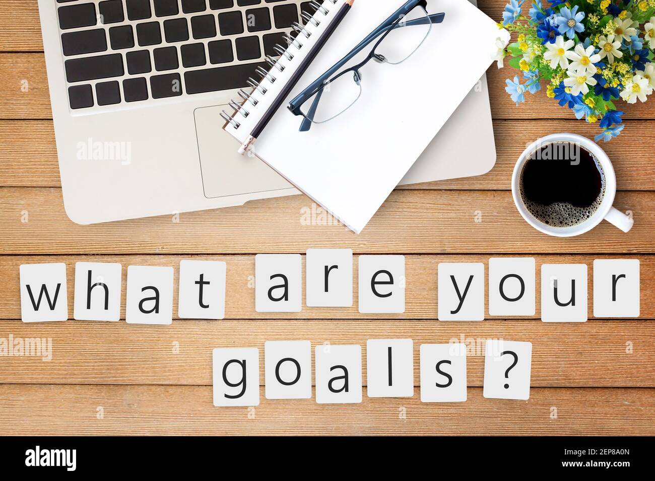 Computer on desk sticky notes hi-res stock photography and images - Alamy