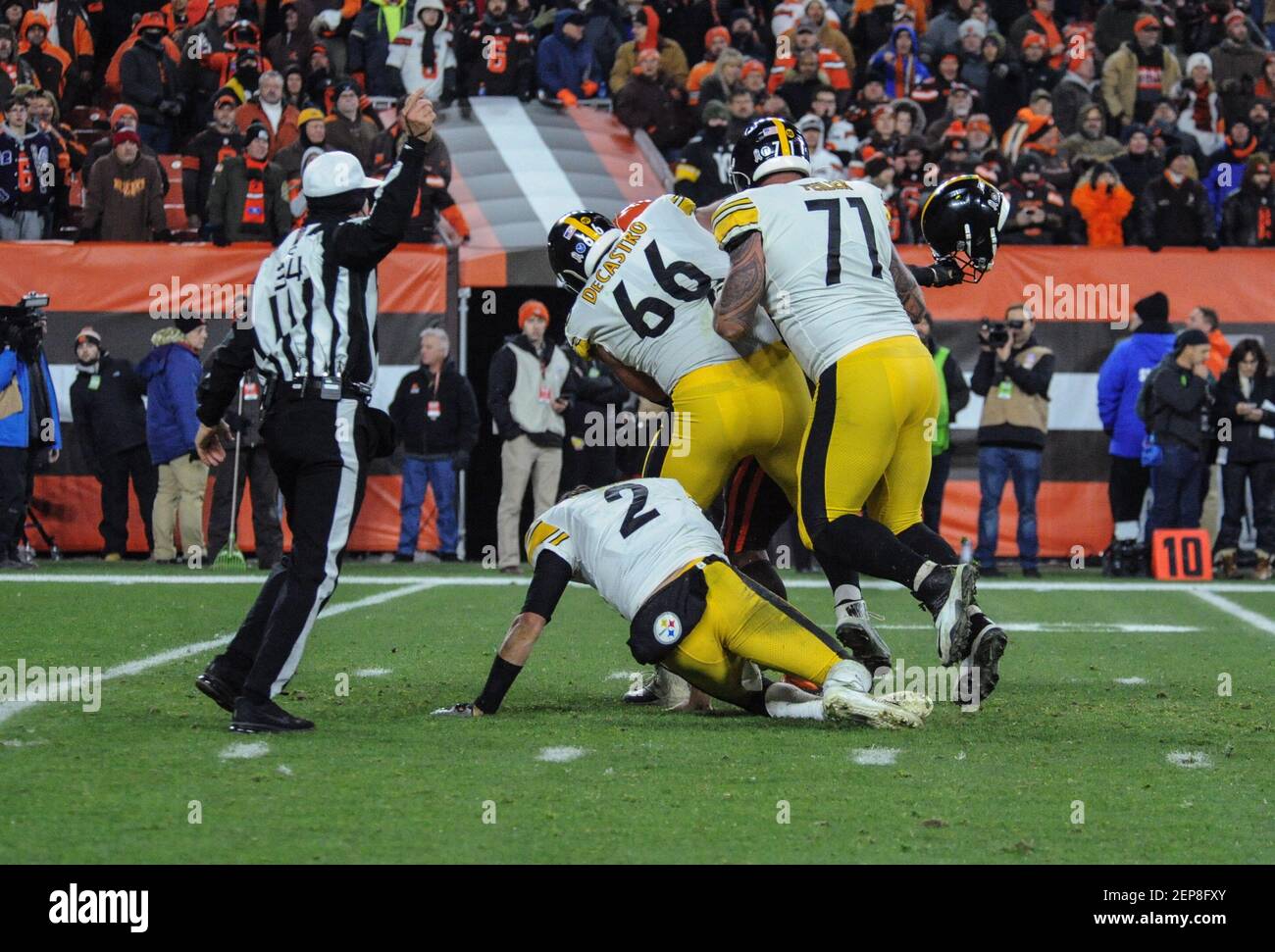 November 14th, 2019: Mason Rudolph #2, Maurkice Pouncey #53, and Myles ...