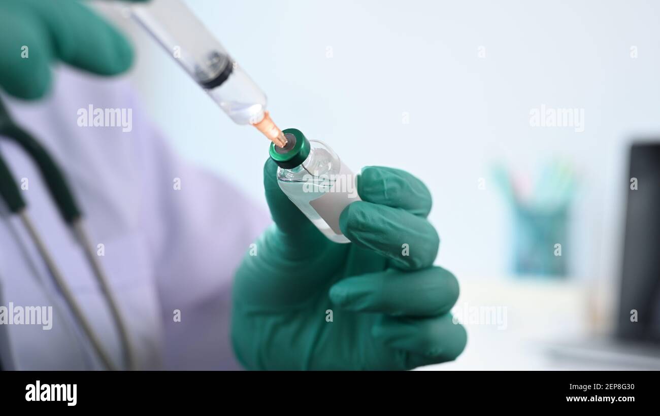 Doctor syringe taking dose hi-res stock photography and images - Alamy