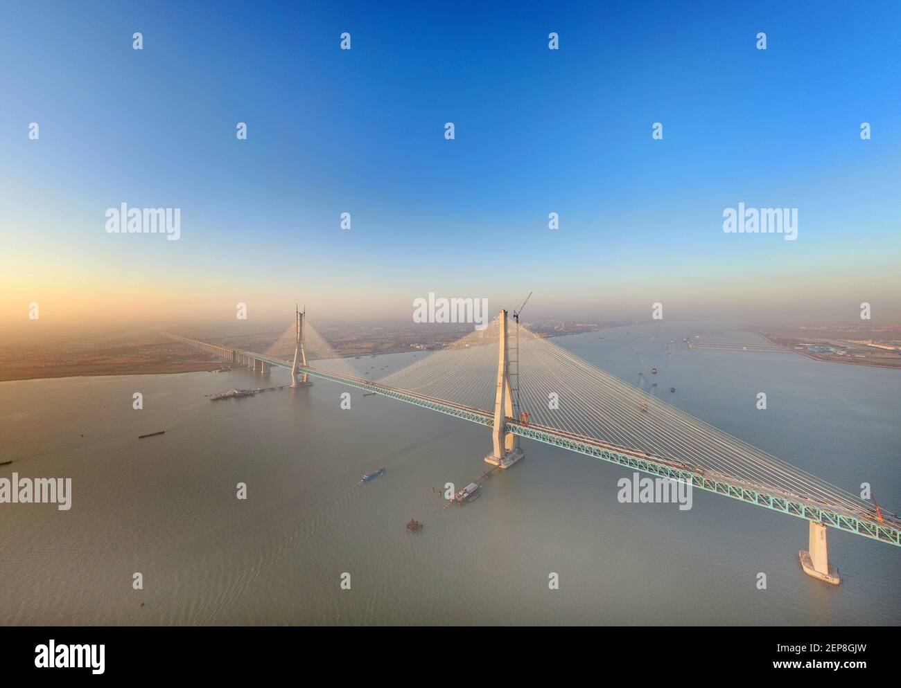 The world's longest cable-stayed bridge, the Hutong (Shanghai-Nantong ...