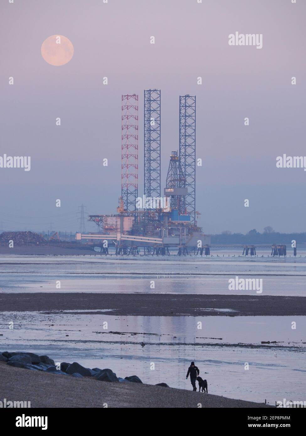 Sheerness, Kent, UK. 27th February, 2021. UK Weather: the full Snow ...