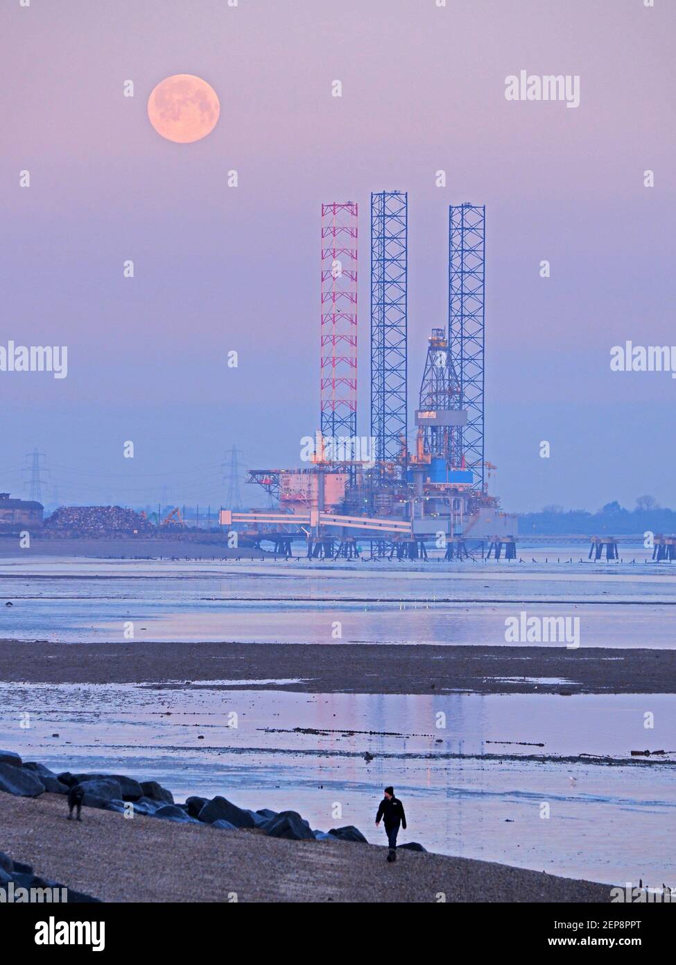 Sheerness, Kent, UK. 27th February, 2021. UK Weather: the full Snow ...
