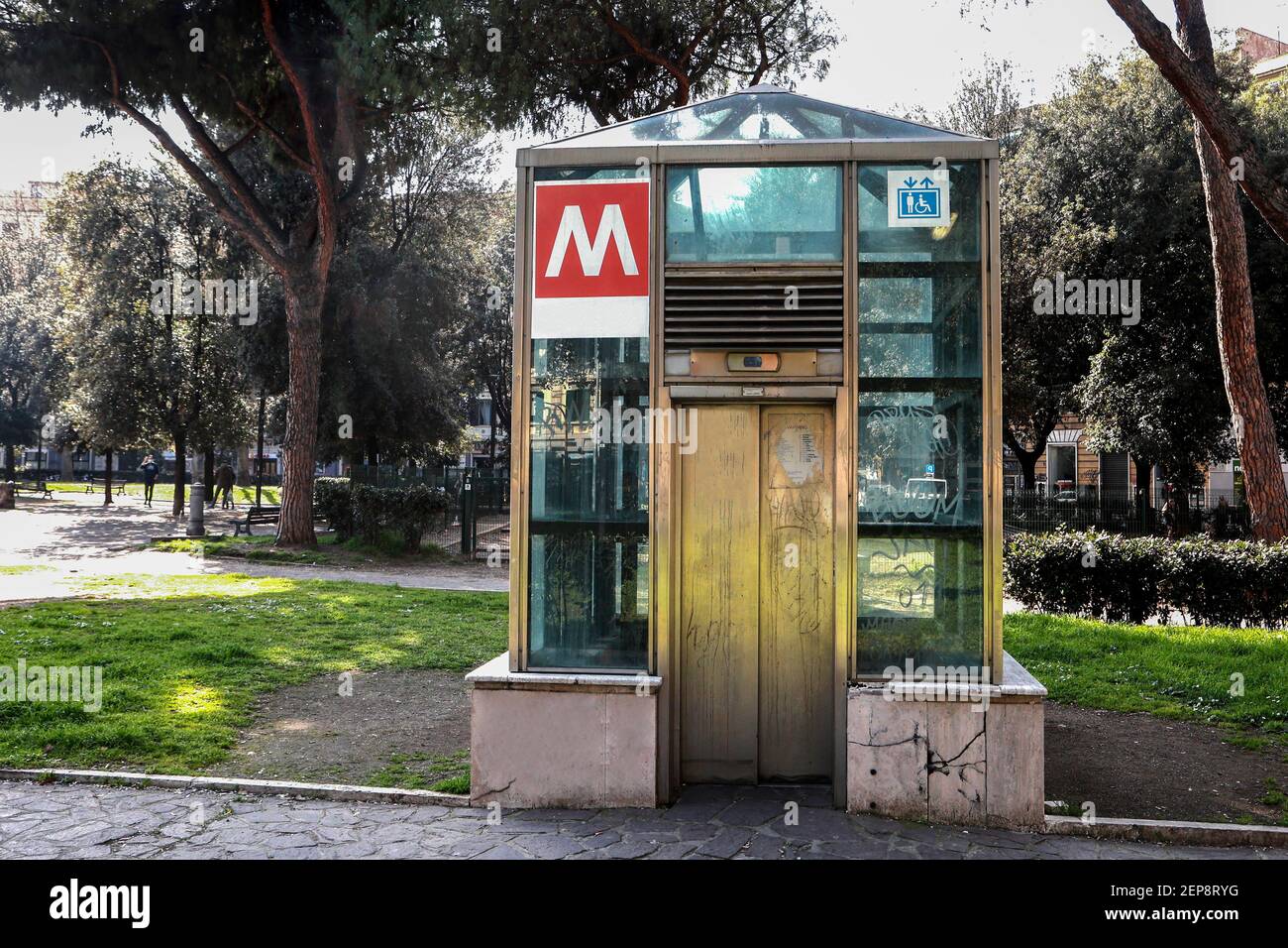 Blank billboard outside metro station hi-res stock photography and ...