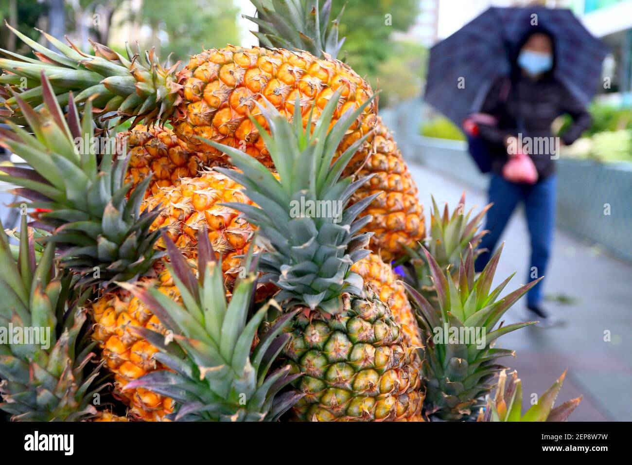 Taipei, Taipei, Taiwan. 27th Feb, 2021. A female purchase fruits from a ...