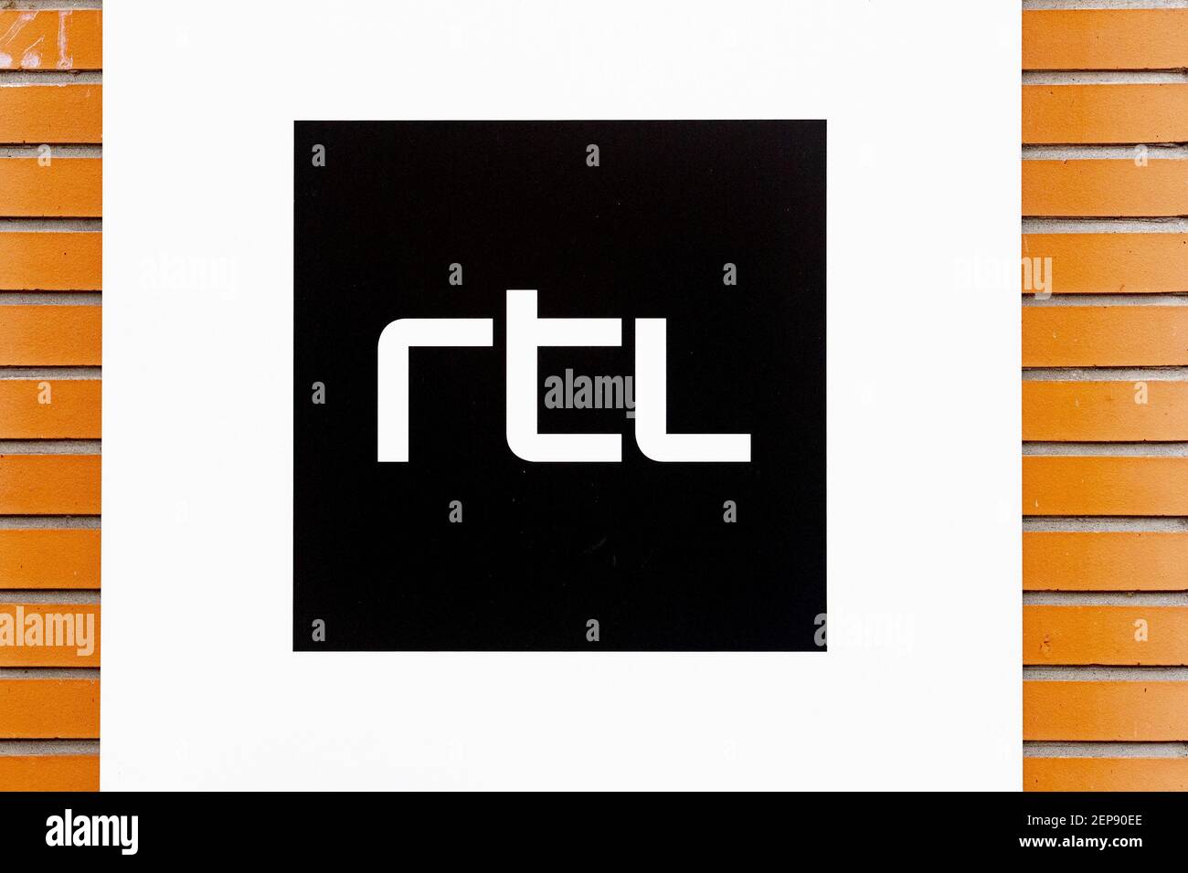 HILVERSUM, Mediapark, 17-11-2019, Logo and exterior of RTL Nederland ...