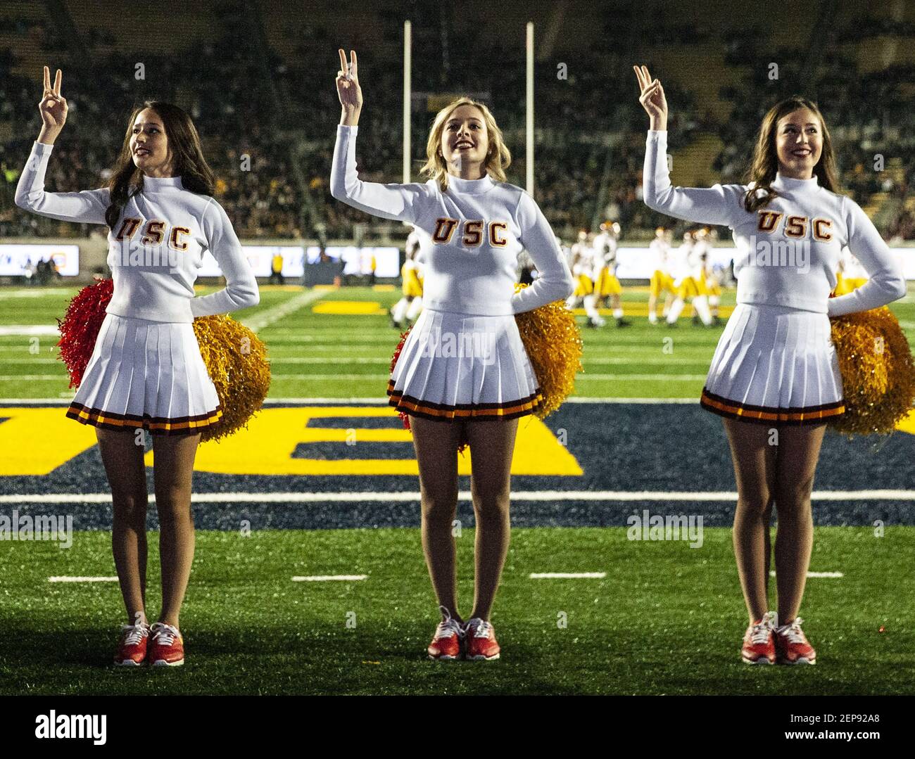 Usc cheerleaders hi-res stock photography and images - Alamy