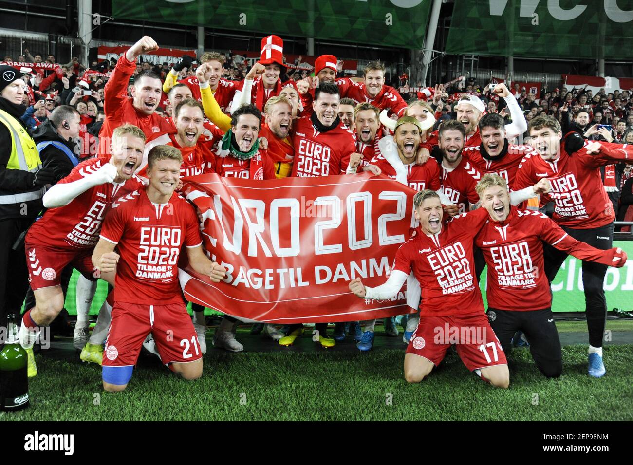 The Danish national football team celebrates qualifying for the EURO ...