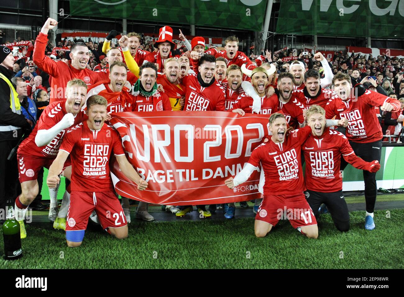 The Danish national football team celebrates qualifying for the EURO ...